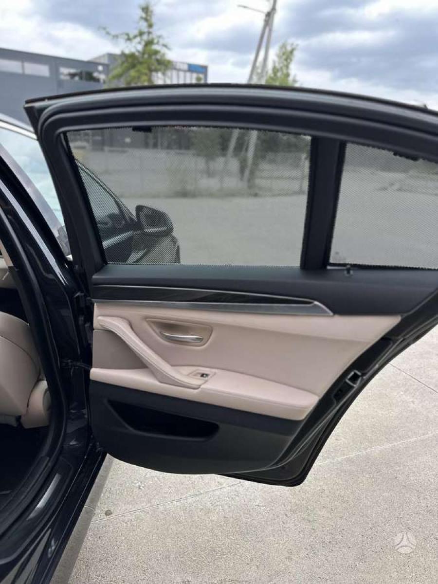 Black BMW 530 2011 in Kaunas, with an engine capacity of 2.99 L and mileage of 339 thousand km for 7850 €, photo 23 on AUTOMOTO.COM.LV