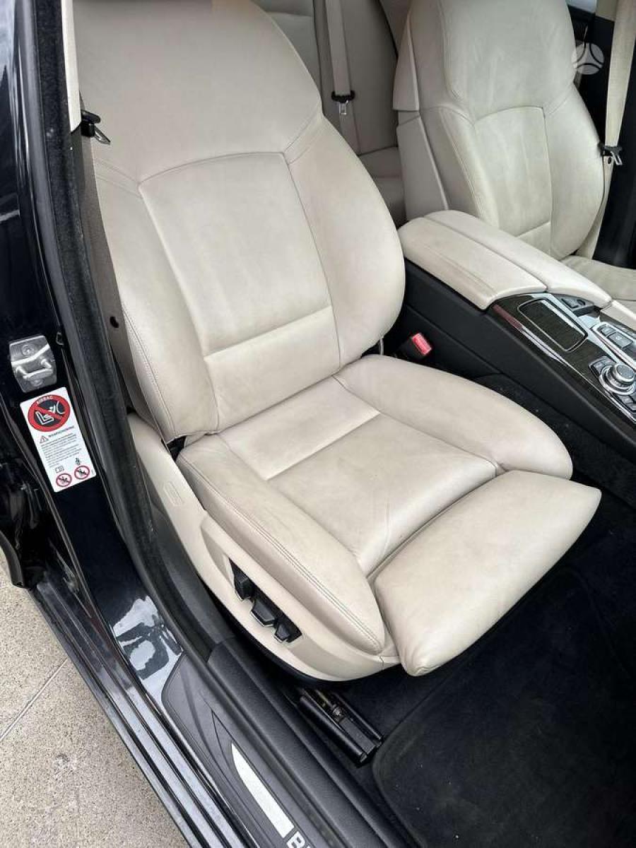 Black BMW 530 2011 in Kaunas, with an engine capacity of 2.99 L and mileage of 339 thousand km for 7850 €, photo 24 on AUTOMOTO.COM.LV