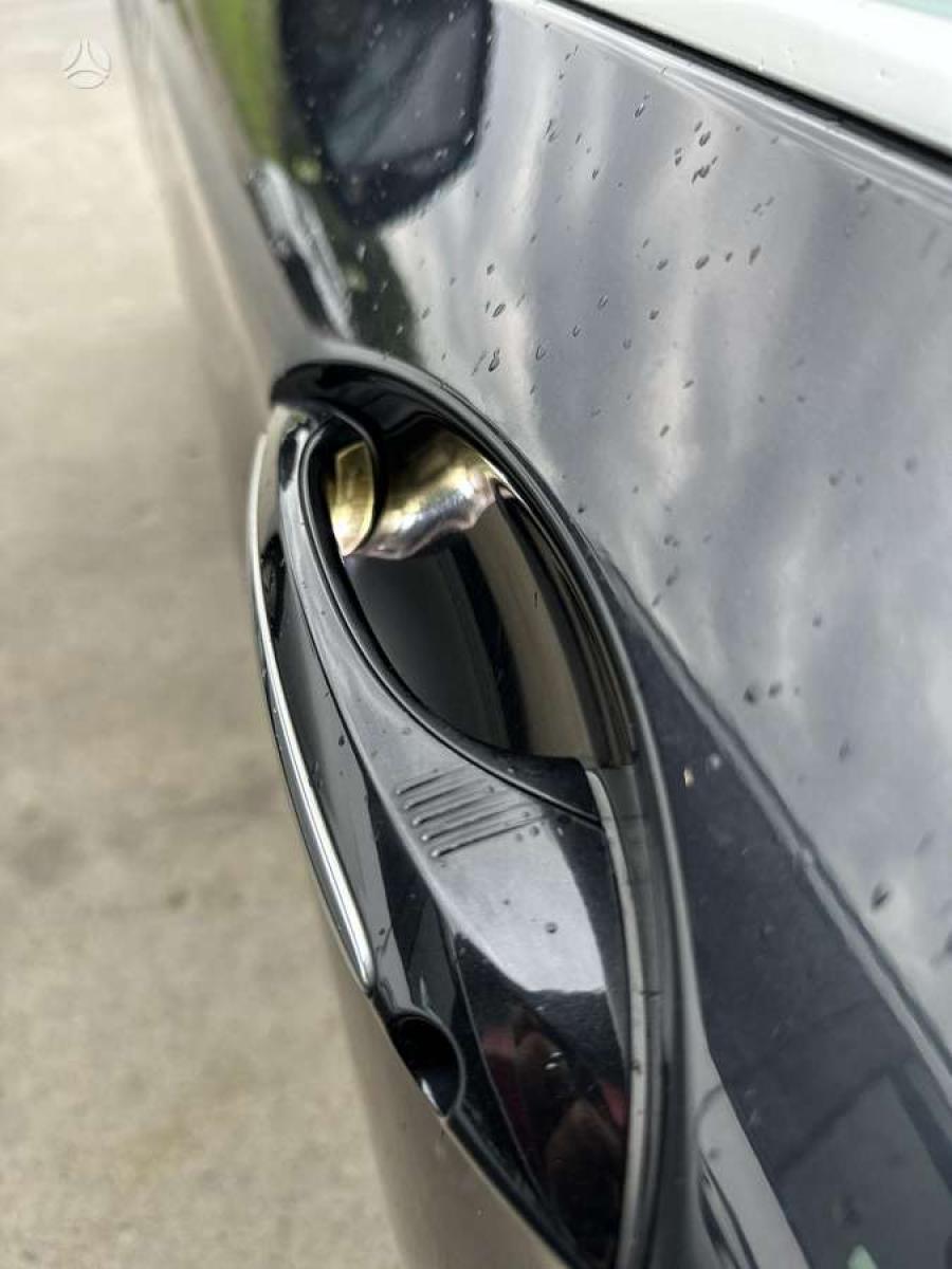 Black BMW 530 2011 in Kaunas, with an engine capacity of 2.99 L and mileage of 339 thousand km for 7850 €, photo 31 on AUTOMOTO.COM.LV