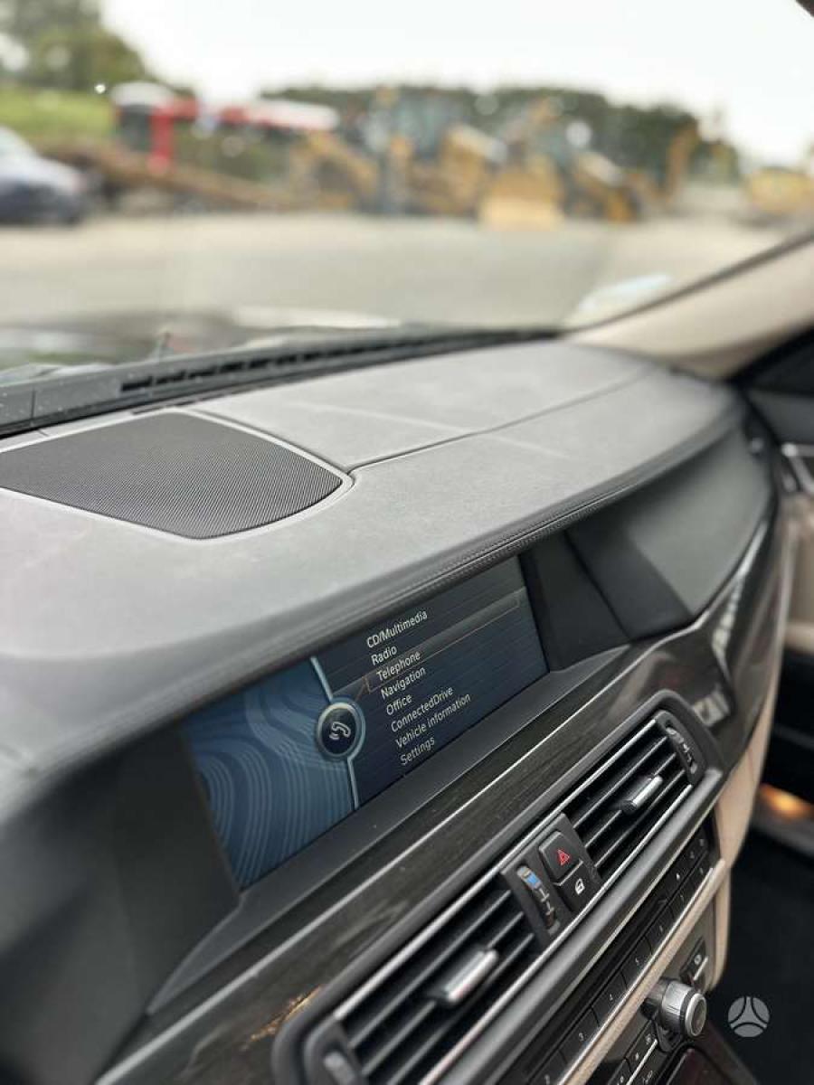Black BMW 530 2011 in Kaunas, with an engine capacity of 2.99 L and mileage of 339 thousand km for 7850 €, photo 34 on AUTOMOTO.COM.LV