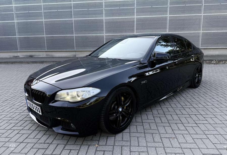 Black BMW 530 2011 in Marijampole, with an engine capacity of 2.99 L and mileage of 306 thousand km for 9400 €, photo 5 on AUTOMOTO.COM.LV