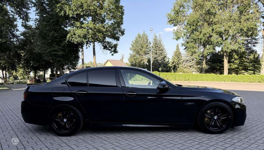Black BMW 530 2011 in Marijampole, with an engine capacity of 2.99 L and mileage of 306 thousand km for 9400 €, photo 6 on AUTOMOTO.COM.LV