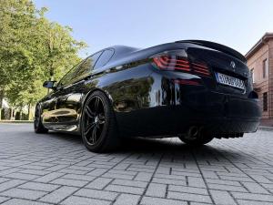 Black BMW 530 2011 in Marijampole, with an engine capacity of 2.99 L and mileage of 306 thousand km for 9400 €, photo 11 on AUTOMOTO.COM.LV