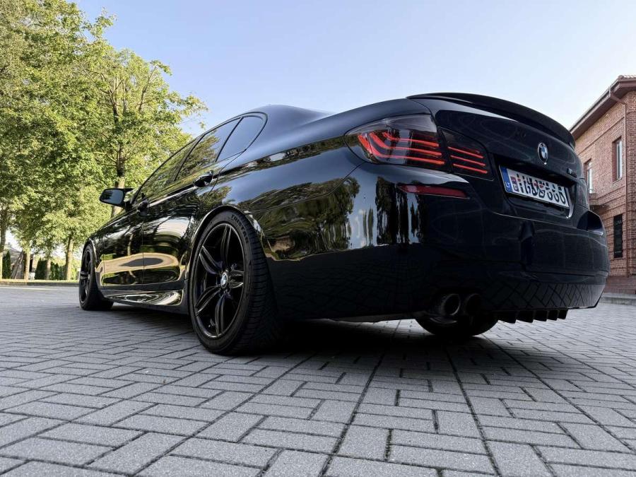 Black BMW 530 2011 in Marijampole, with an engine capacity of 2.99 L and mileage of 306 thousand km for 9400 €, photo 11 on AUTOMOTO.COM.LV