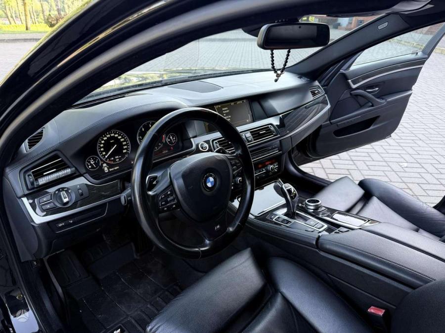 Black BMW 530 2011 in Marijampole, with an engine capacity of 2.99 L and mileage of 306 thousand km for 9400 €, photo 19 on AUTOMOTO.COM.LV