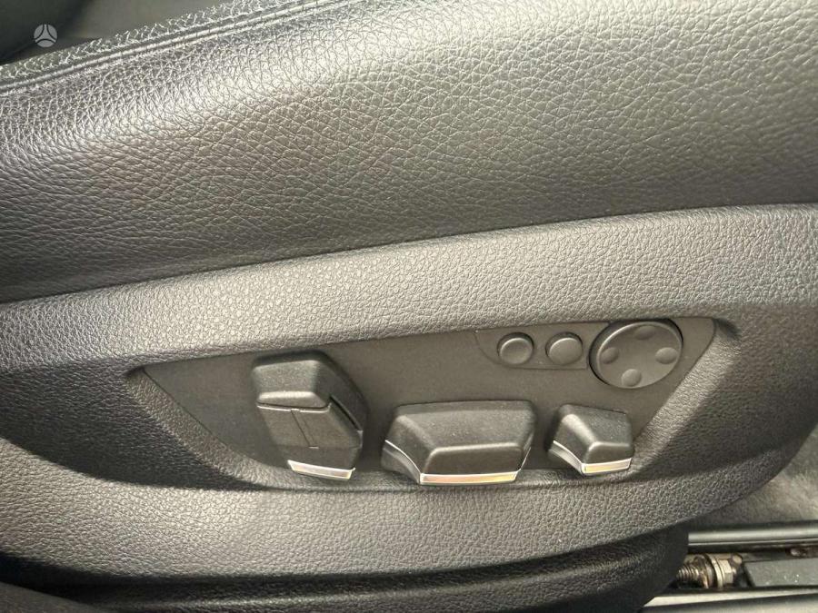 Black BMW 530 2011 in Marijampole, with an engine capacity of 2.99 L and mileage of 306 thousand km for 9400 €, photo 21 on AUTOMOTO.COM.LV