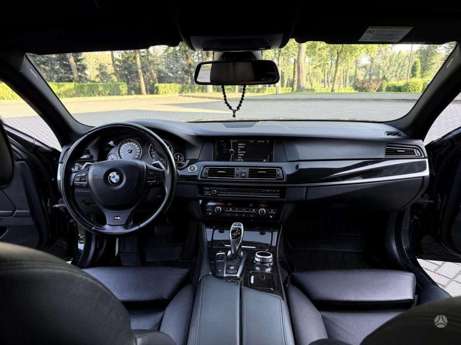 Black BMW 530 2011 in Marijampole, with an engine capacity of 2.99 L and mileage of 306 thousand km for 9400 €, photo 23 on AUTOMOTO.COM.LV