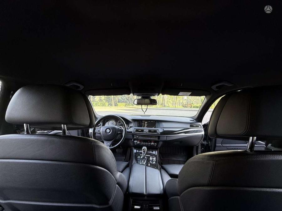 Black BMW 530 2011 in Marijampole, with an engine capacity of 2.99 L and mileage of 306 thousand km for 9400 €, photo 24 on AUTOMOTO.COM.LV