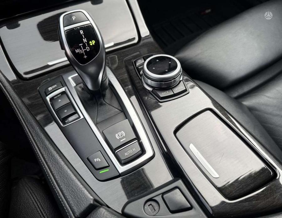 Black BMW 530 2011 in Marijampole, with an engine capacity of 2.99 L and mileage of 306 thousand km for 9400 €, photo 28 on AUTOMOTO.COM.LV