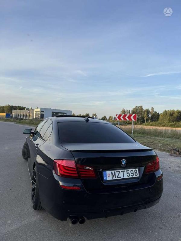 Melns BMW 530 2011 Alīta, ar dzinēja tilpumu 2.99 L un nobraukumu 315 tūkst. km par 10700 €, foto 9 vietnē AUTOMOTO.COM.LV