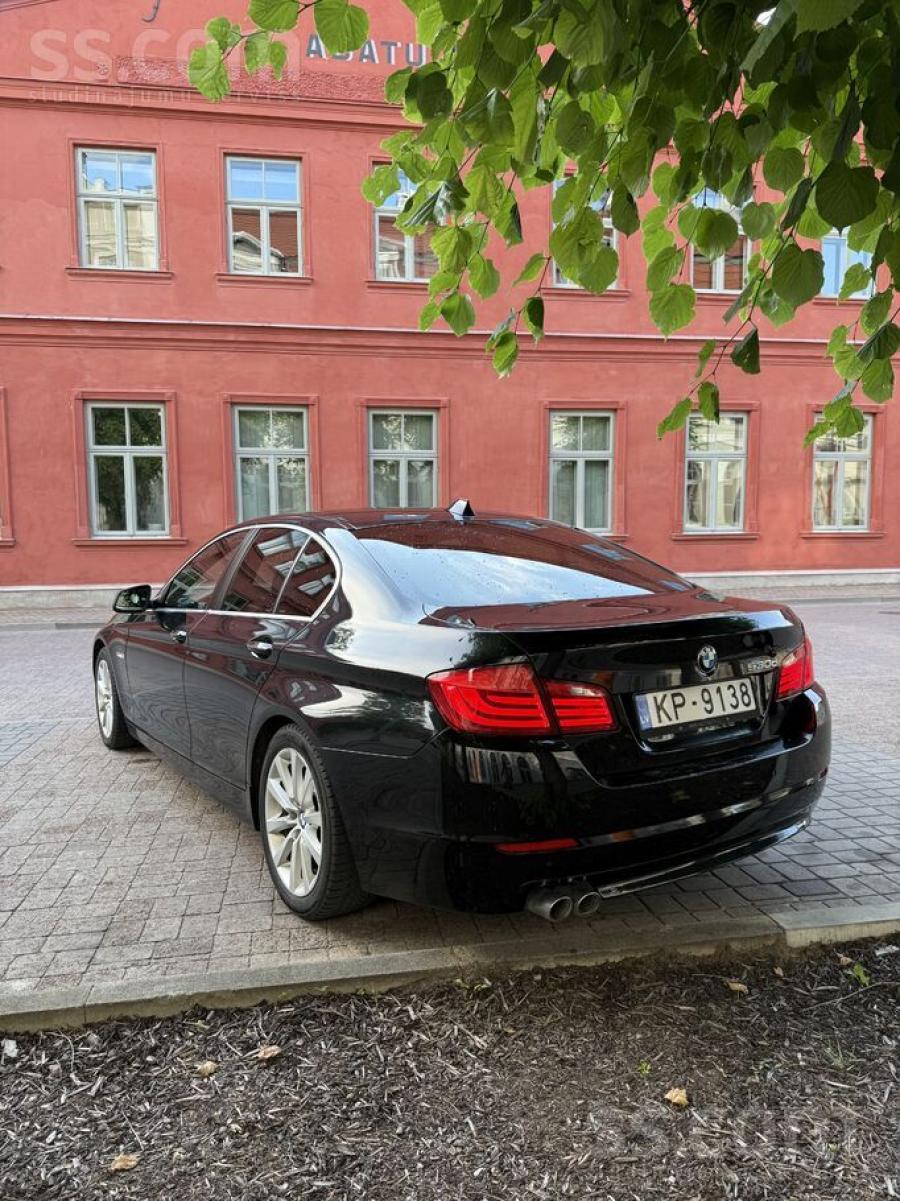 Black BMW 530 2012 in Kuldiga, with an engine capacity of 3.00 L and mileage of 0 thousand km for 8000 €, photo 3 on AUTOMOTO.COM.LV