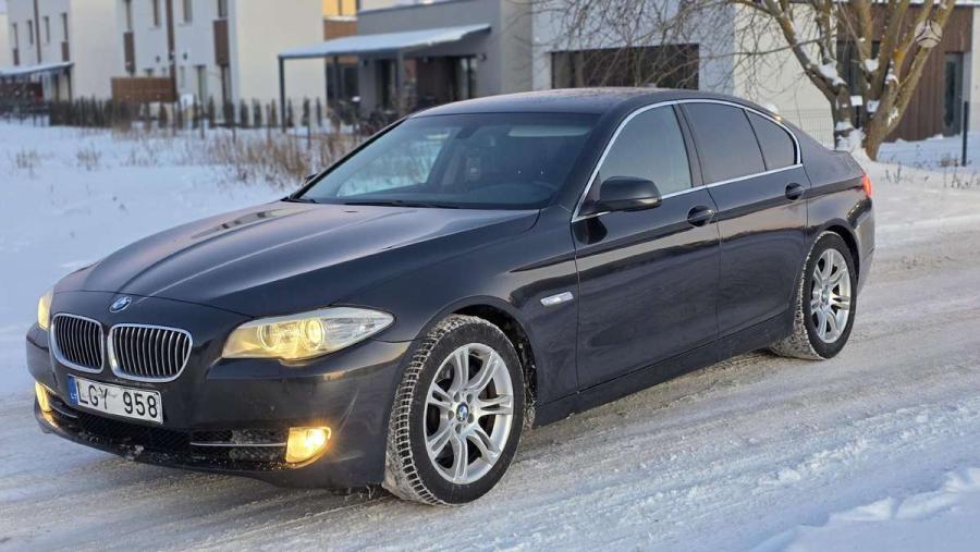 Black BMW 530 2012 in Siauliai, with an engine capacity of 2.99 L and mileage of 225 thousand km for 7500 €, photo 1 on AUTOMOTO.COM.LV