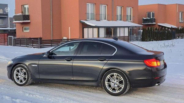 Black BMW 530 2012 in Siauliai, with an engine capacity of 2.99 L and mileage of 225 thousand km for 7500 €, photo 4 on AUTOMOTO.COM.LV