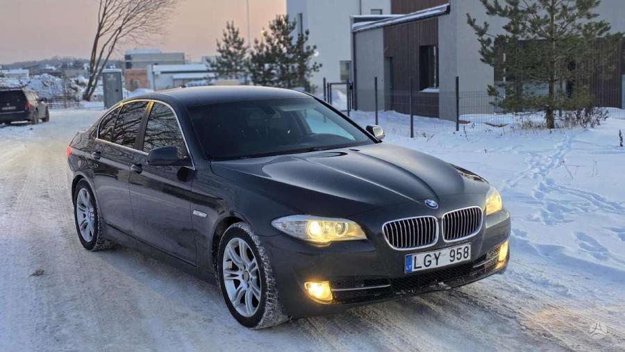 Black BMW 530 2012 in Siauliai, with an engine capacity of 2.99 L and mileage of 225 thousand km for 7500 €, photo 14 on AUTOMOTO.COM.LV