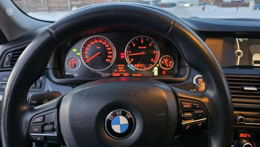 Black BMW 530 2012 in Siauliai, with an engine capacity of 2.99 L and mileage of 225 thousand km for 7500 €, photo 24 on AUTOMOTO.COM.LV