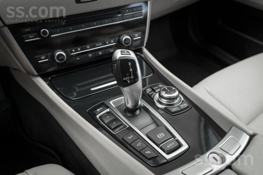 Black BMW 530 2012 in Riga, with an engine capacity of 3.00 L and mileage of 0 thousand km for 9650 €, photo 21 on AUTOMOTO.COM.LV