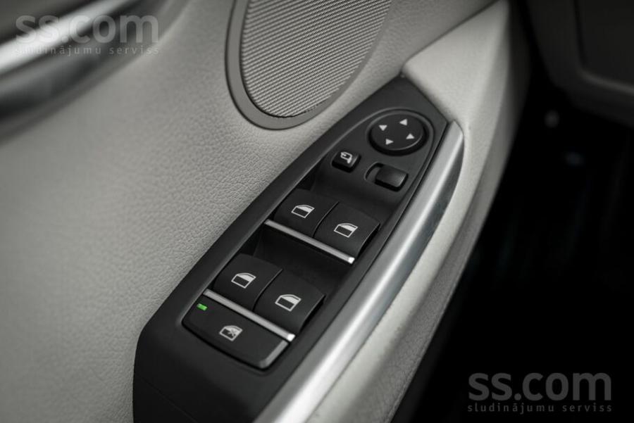 Black BMW 530 2012 in Riga, with an engine capacity of 3.00 L and mileage of 0 thousand km for 9650 €, photo 29 on AUTOMOTO.COM.LV