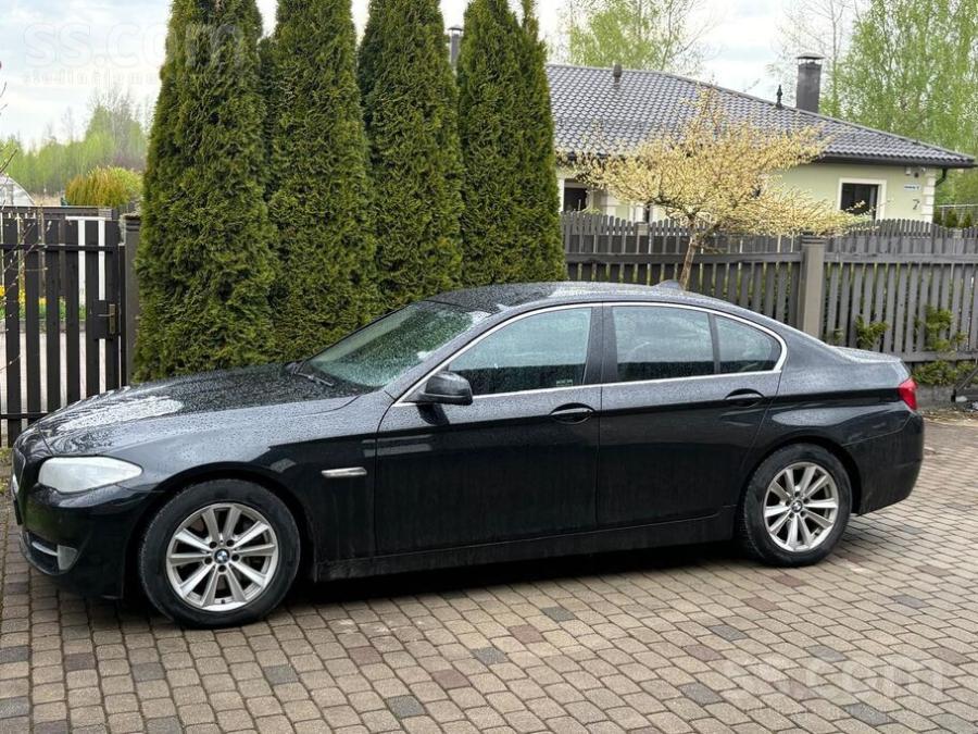 Melns BMW 530 2012 Rīga, ar dzinēja tilpumu 3.00 L un nobraukumu 294 tūkst. km par 9200 €, foto 3 vietnē AUTOMOTO.COM.LV