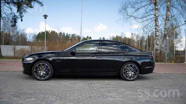 Melns BMW 530 2012 Rīga, ar dzinēja tilpumu 3.00 L un nobraukumu 240 tūkst. km par 9600 €, foto 2 vietnē AUTOMOTO.COM.LV