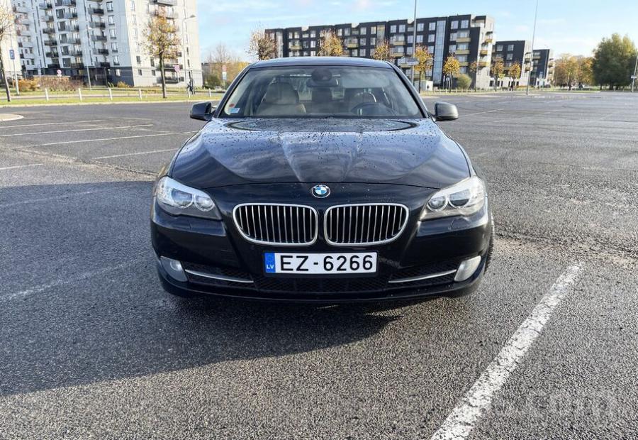 Black BMW 530 2012 in Riga, with an engine capacity of 3.00 L and mileage of 283 thousand km for 9990 €, photo 3 on AUTOMOTO.COM.LV
