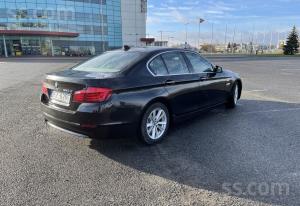 Black BMW 530 2012 in Riga, with an engine capacity of 3.00 L and mileage of 283 thousand km for 9990 €, photo 4 on AUTOMOTO.COM.LV