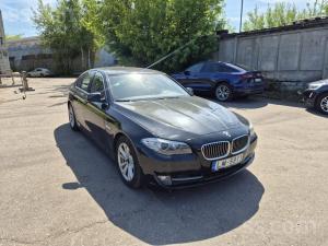 Black BMW 530 2012 in Riga, with an engine capacity of 3.00 L and mileage of 294 thousand km for 9490 €, photo 3 on AUTOMOTO.COM.LV