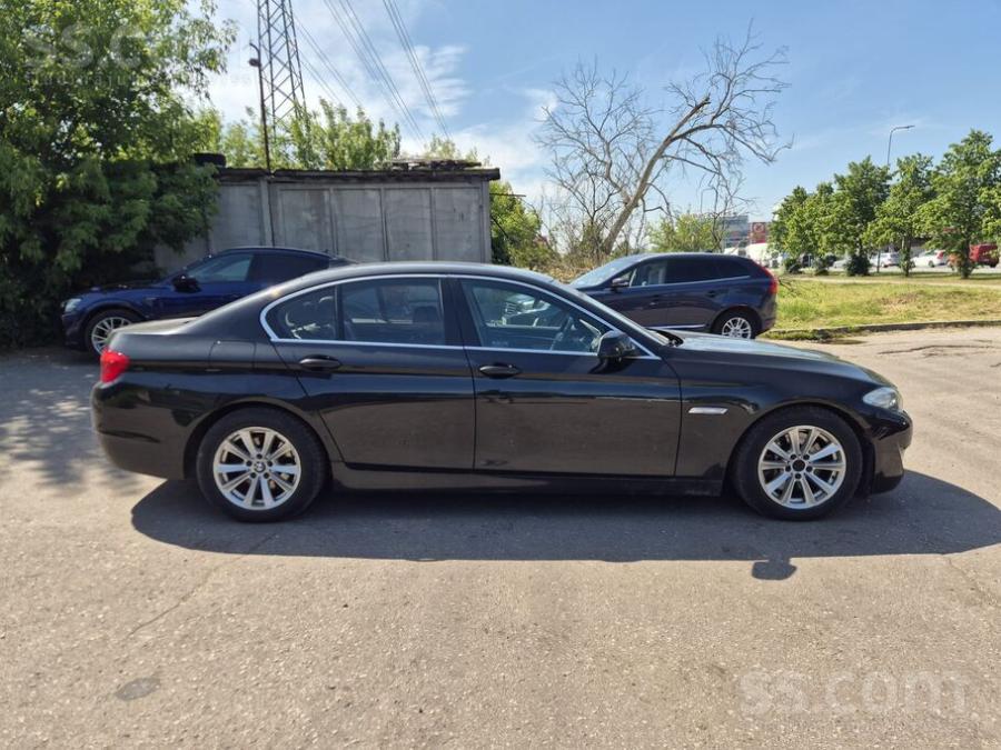 Black BMW 530 2012 in Riga, with an engine capacity of 3.00 L and mileage of 294 thousand km for 9490 €, photo 6 on AUTOMOTO.COM.LV