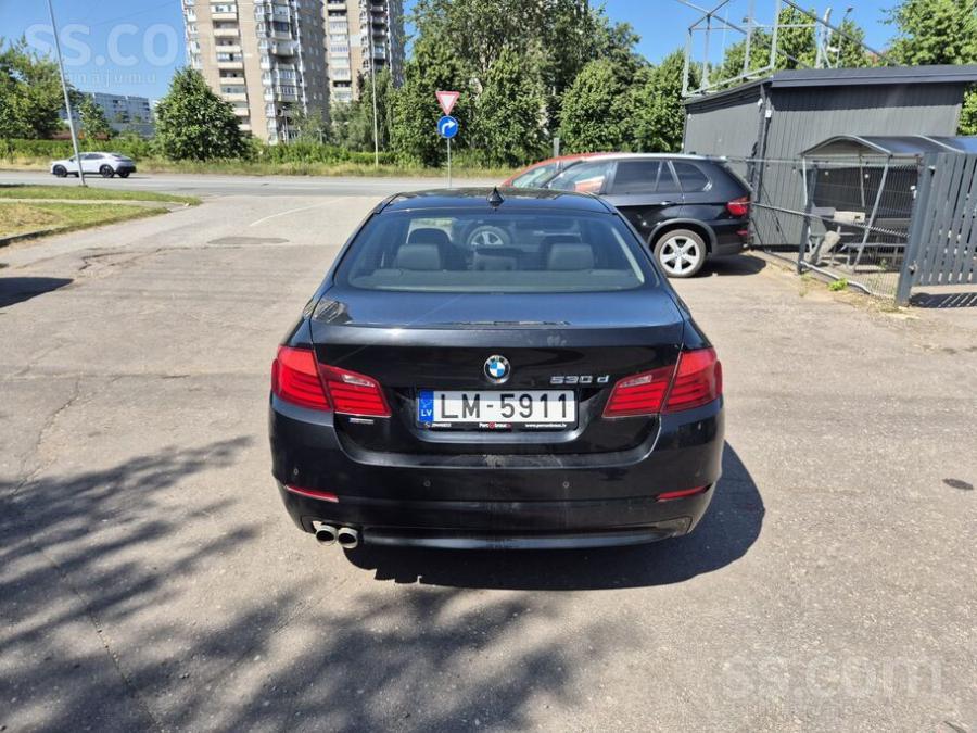Black BMW 530 2012 in Riga, with an engine capacity of 3.00 L and mileage of 294 thousand km for 9490 €, photo 8 on AUTOMOTO.COM.LV