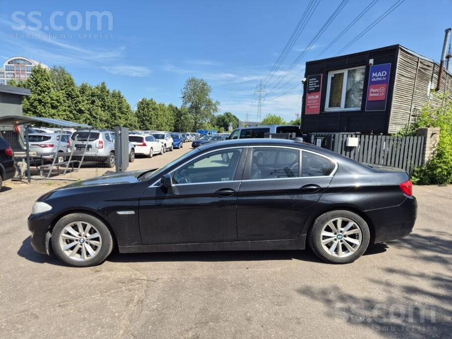 Black BMW 530 2012 in Riga, with an engine capacity of 3.00 L and mileage of 294 thousand km for 9490 €, photo 10 on AUTOMOTO.COM.LV