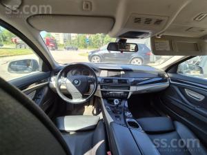 Black BMW 530 2012 in Riga, with an engine capacity of 3.00 L and mileage of 294 thousand km for 9490 €, photo 11 on AUTOMOTO.COM.LV