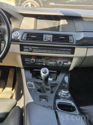 Black BMW 530 2012 in Riga, with an engine capacity of 3.00 L and mileage of 294 thousand km for 9490 €, photo 12 on AUTOMOTO.COM.LV