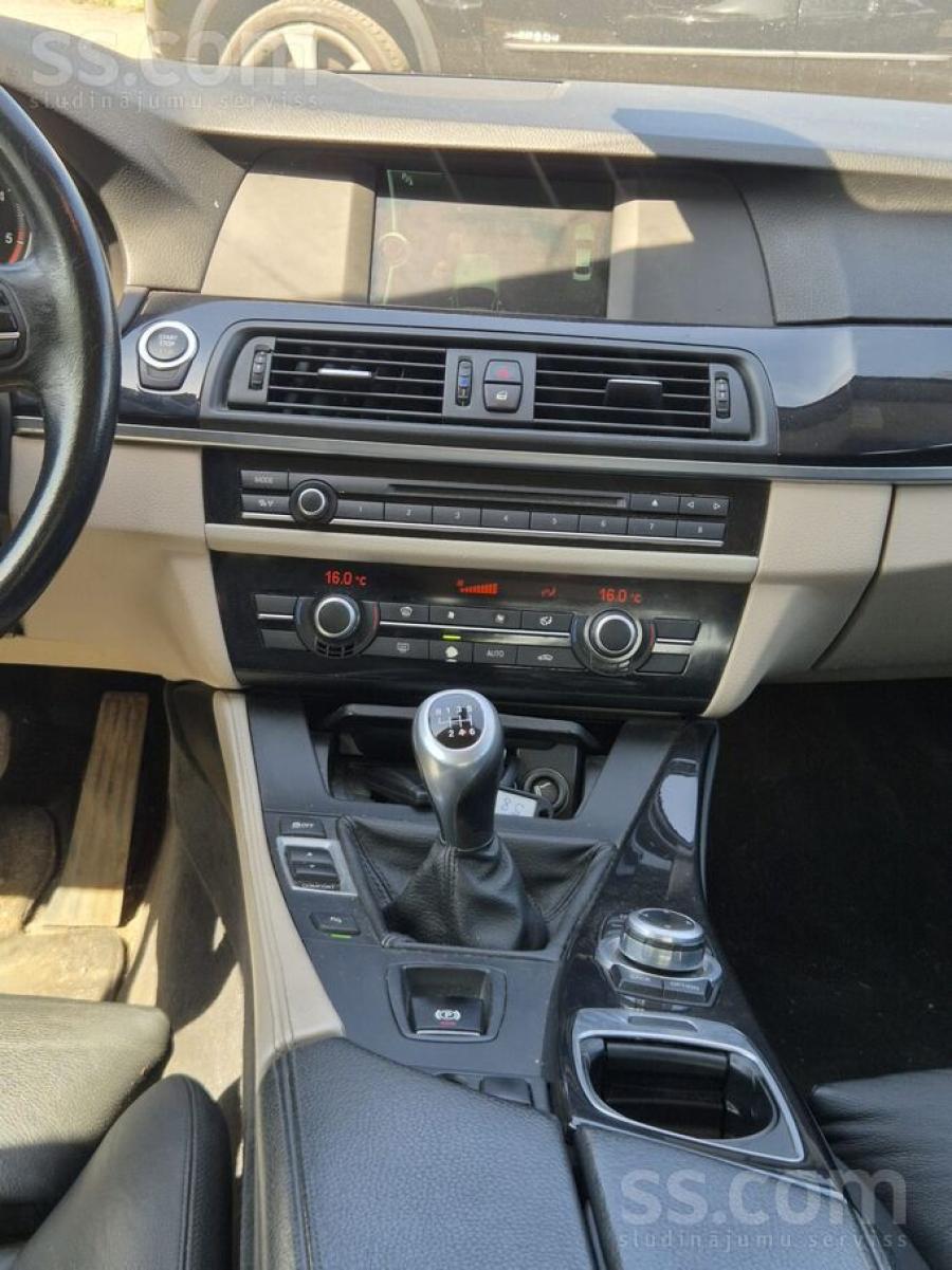 Black BMW 530 2012 in Riga, with an engine capacity of 3.00 L and mileage of 294 thousand km for 9490 €, photo 12 on AUTOMOTO.COM.LV