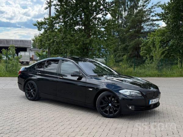 Black BMW 530 2012 in Riga, with an engine capacity of 3.00 L and mileage of 0 thousand km for 11500 €, photo 8 on AUTOMOTO.COM.LV