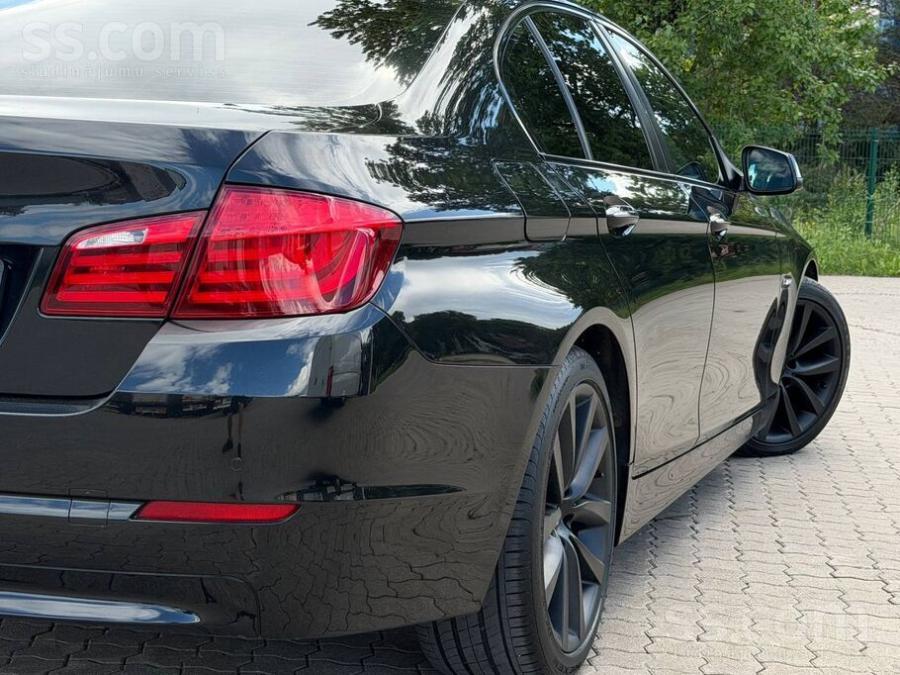 Black BMW 530 2012 in Riga, with an engine capacity of 3.00 L and mileage of 0 thousand km for 11500 €, photo 10 on AUTOMOTO.COM.LV
