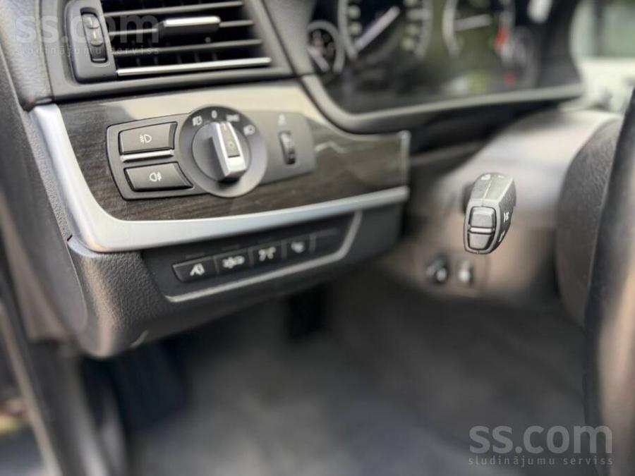 Black BMW 530 2012 in Riga, with an engine capacity of 3.00 L and mileage of 0 thousand km for 11500 €, photo 26 on AUTOMOTO.COM.LV