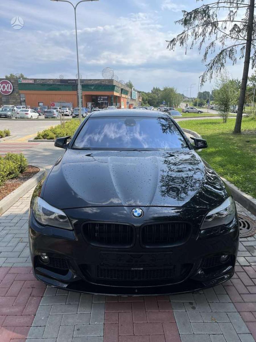 Melns BMW 530 2012 Elektrėnai, ar dzinēja tilpumu 2.99 L un nobraukumu 210 tūkst. km par 9500 €, foto 4 vietnē AUTOMOTO.COM.LV