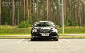 Black BMW 530 2012 in Riga, with an engine capacity of 3.00 L and mileage of 294 thousand km for 8590 €, photo 4 on AUTOMOTO.COM.LV