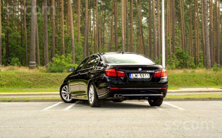 Black BMW 530 2012 in Riga, with an engine capacity of 3.00 L and mileage of 294 thousand km for 8590 €, photo 8 on AUTOMOTO.COM.LV