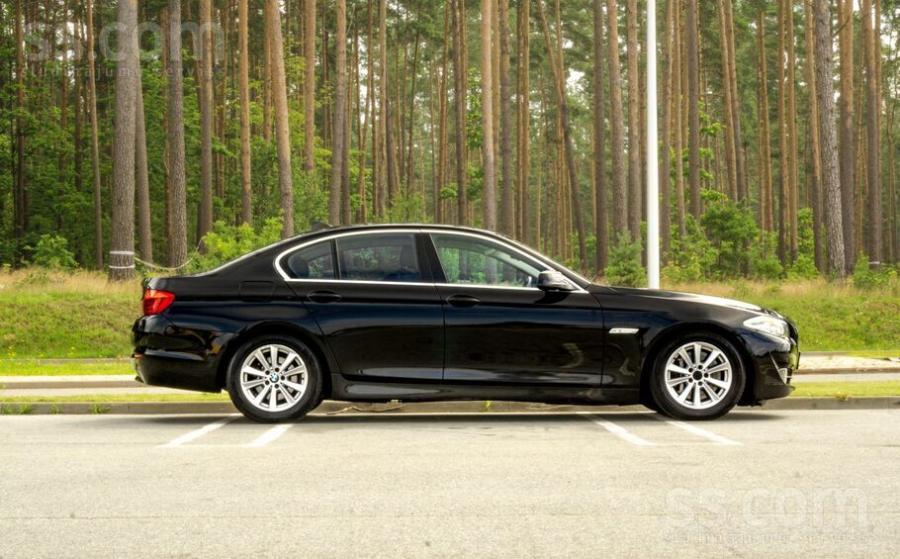 Black BMW 530 2012 in Riga, with an engine capacity of 3.00 L and mileage of 294 thousand km for 8590 €, photo 9 on AUTOMOTO.COM.LV