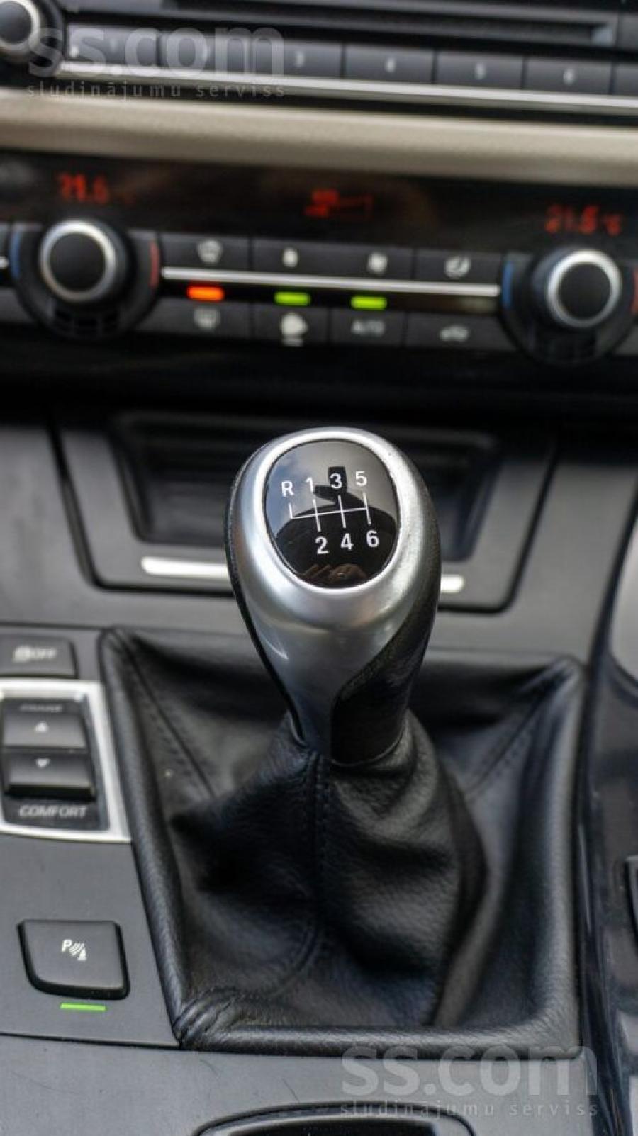 Black BMW 530 2012 in Riga, with an engine capacity of 3.00 L and mileage of 294 thousand km for 8590 €, photo 16 on AUTOMOTO.COM.LV