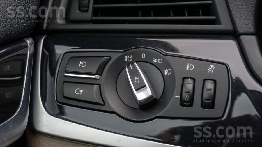 Black BMW 530 2012 in Riga, with an engine capacity of 3.00 L and mileage of 294 thousand km for 8590 €, photo 20 on AUTOMOTO.COM.LV
