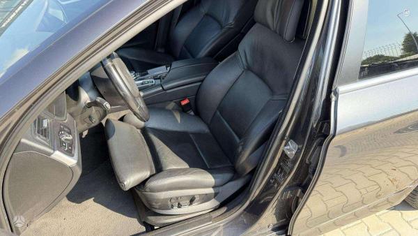 Black BMW 530 2012 in Vilnius, with an engine capacity of 2.99 L and mileage of 342 thousand km for 7700 €, photo 10 on AUTOMOTO.COM.LV