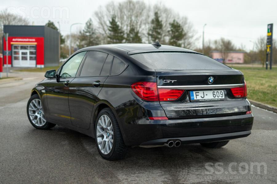 Black BMW 530 2013 in Liepaja, with an engine capacity of 3.00 L and mileage of 270 thousand km for 8000 €, photo 3 on AUTOMOTO.COM.LV