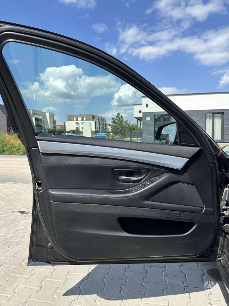 Melns BMW 530 2013 Kauņa, ar dzinēja tilpumu 2.99 L un nobraukumu 334 tūkst. km par 12500 €, foto 16 vietnē AUTOMOTO.COM.LV