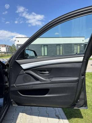 Melns BMW 530 2013 Kauņa, ar dzinēja tilpumu 2.99 L un nobraukumu 334 tūkst. km par 12500 €, foto 18 vietnē AUTOMOTO.COM.LV
