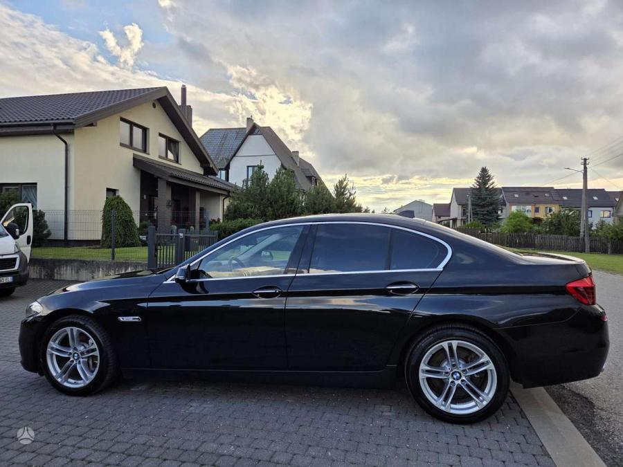 Black BMW 530 2013 in Utena, with an engine capacity of 2.99 L and mileage of 231 thousand km for 10999 €, photo 5 on AUTOMOTO.COM.LV