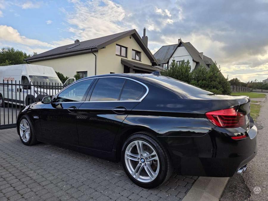 Black BMW 530 2013 in Utena, with an engine capacity of 2.99 L and mileage of 231 thousand km for 10999 €, photo 6 on AUTOMOTO.COM.LV