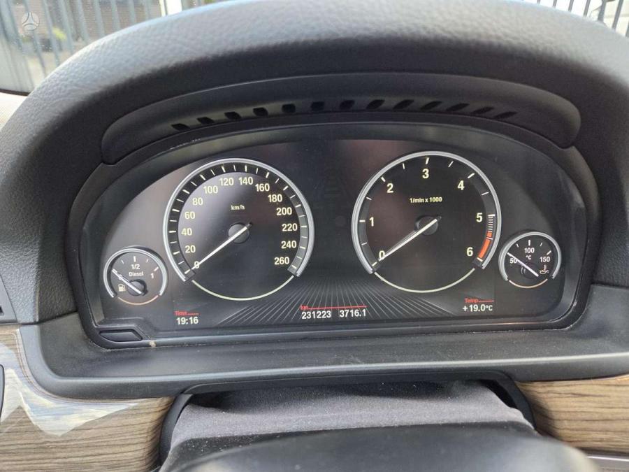 Black BMW 530 2013 in Utena, with an engine capacity of 2.99 L and mileage of 231 thousand km for 10999 €, photo 12 on AUTOMOTO.COM.LV