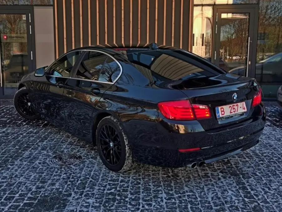 Black BMW 530 2013 in Riga, with an engine capacity of 3.00 L and mileage of 260 thousand km for 11700 €, photo 3 on AUTOMOTO.COM.LV
