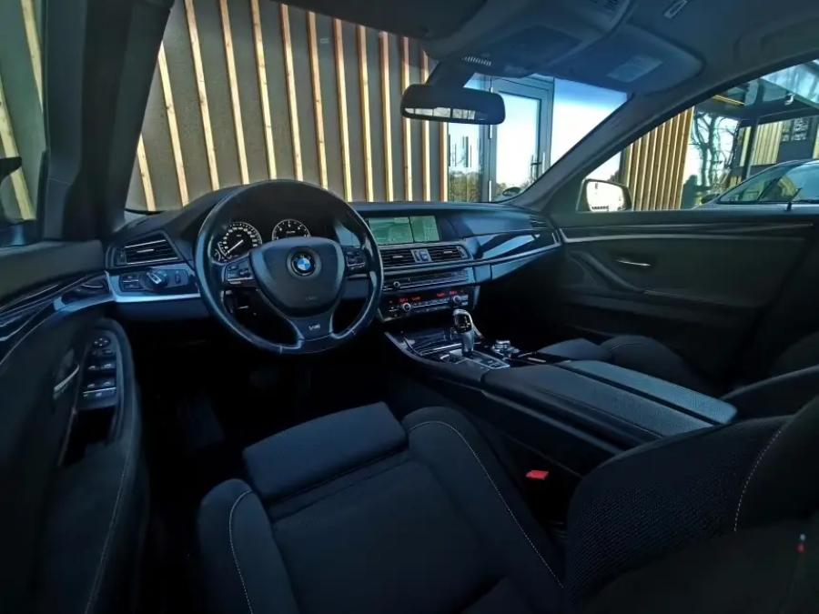 Black BMW 530 2013 in Riga, with an engine capacity of 3.00 L and mileage of 260 thousand km for 11700 €, photo 4 on AUTOMOTO.COM.LV